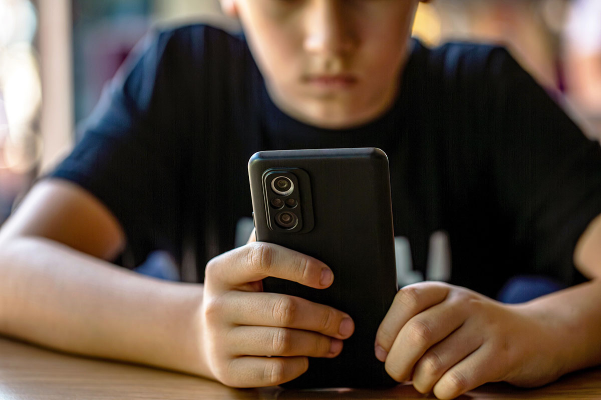 Helping Tweens and Teens Use Screens Safely - Raising Relatives